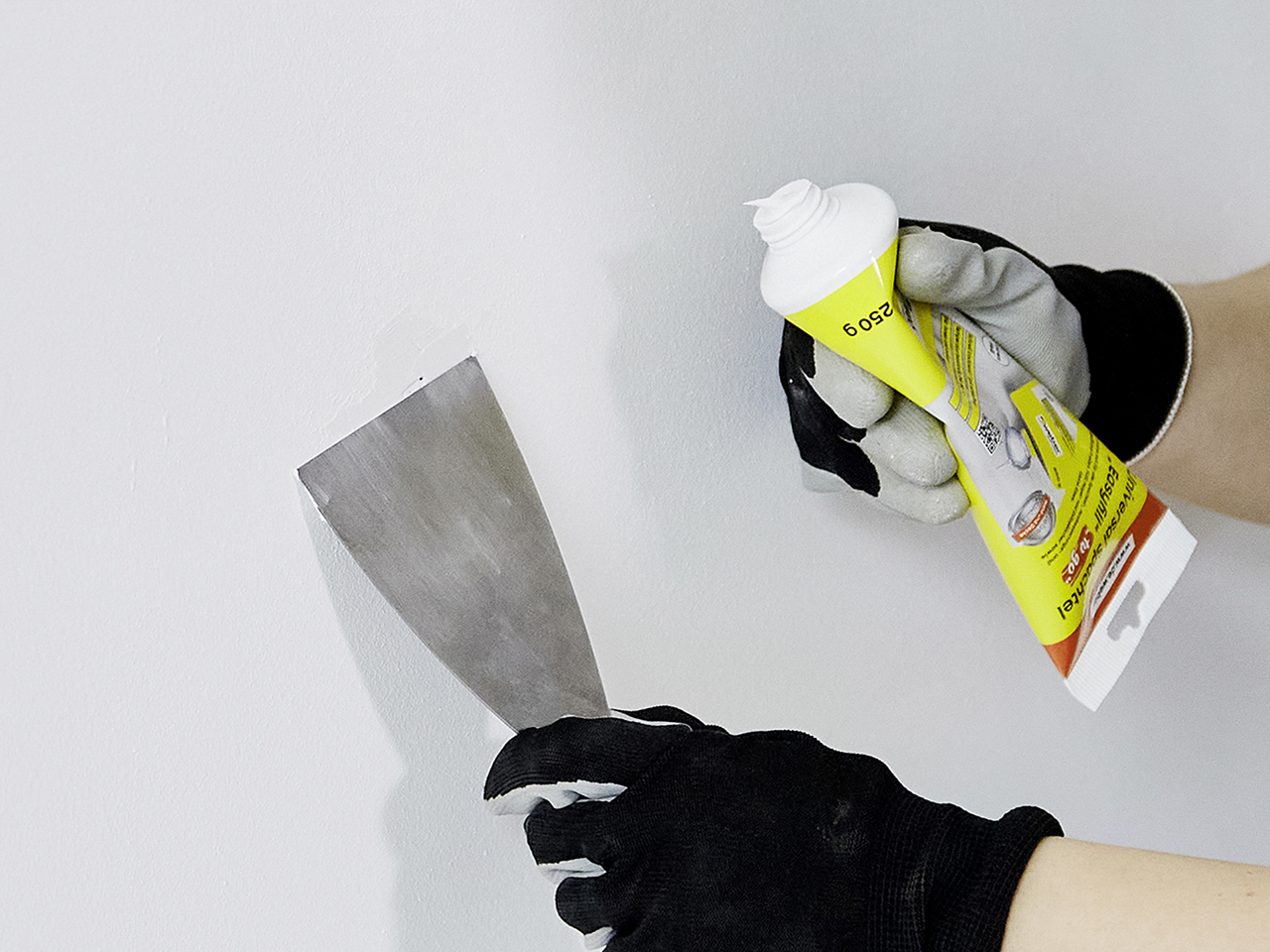 Löcher verspachteln - So geht's | Weber Heimwerker