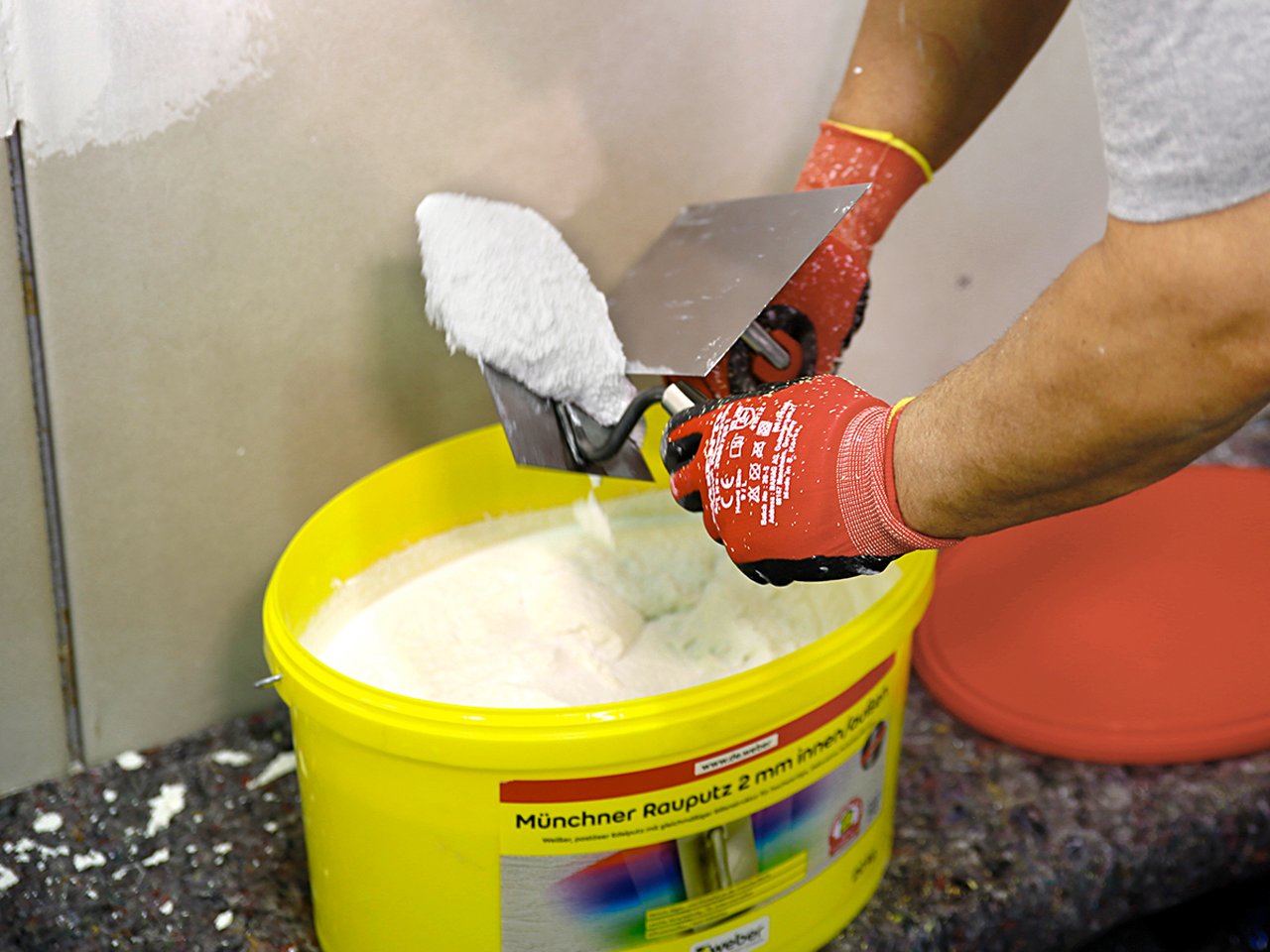 Wände mit Münchner Rauputz verputzen | Weber Heimwerker